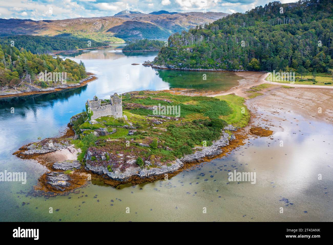 Summer castle tioram hi-res stock photography and images - Alamy