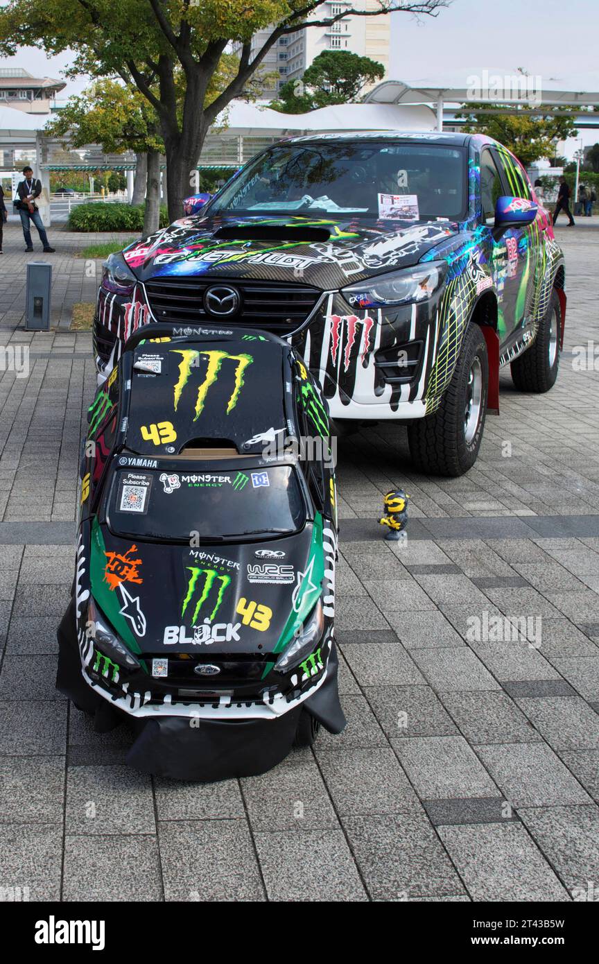 Cosplayer und Mazda auf der Japan Mobility Show 2023 auf dem Messegelände Tokyo Big Sight. Tokio ...