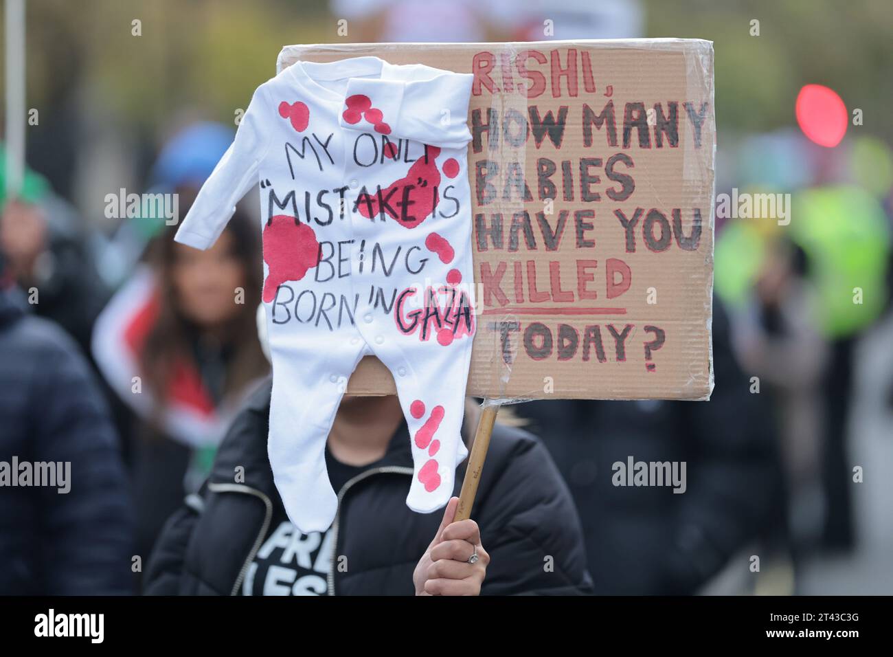 London, UK. 28th Oct, 2023. Protestors take to the streets of ...