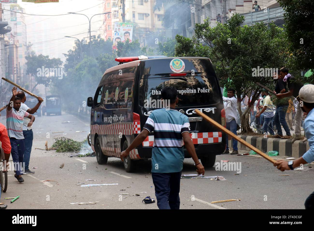 Dhaka, Dhaka, Bangladesh. 28th Oct, 2023. BNP supporters and police ...