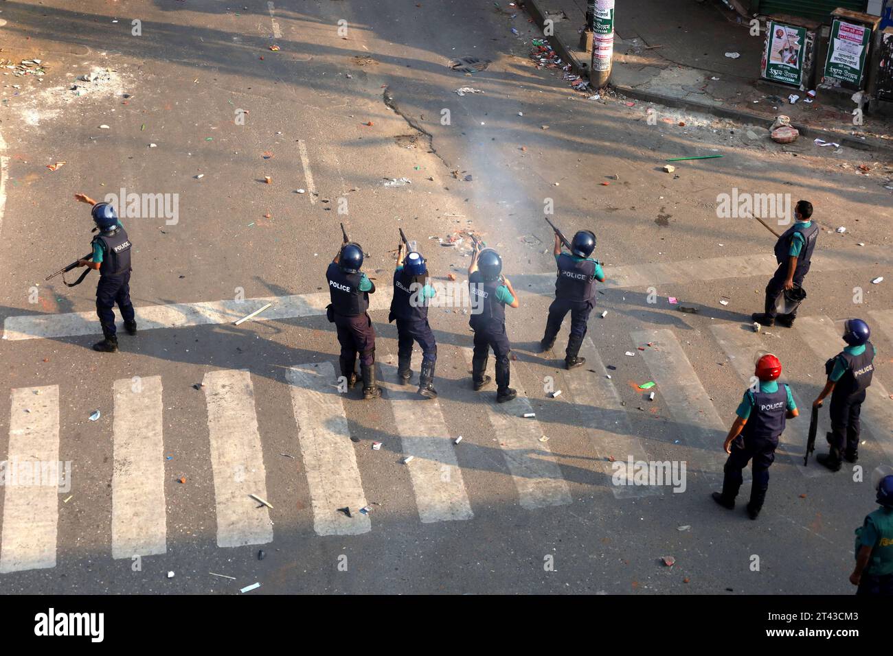 Dhaka, Dhaka, Bangladesh. 28th Oct, 2023. BNP supporters and police ...