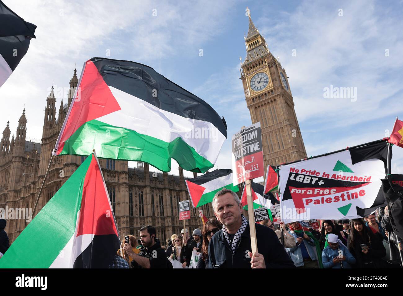London, UK. 28th Oct, 2023. Protestors take to the streets of ...