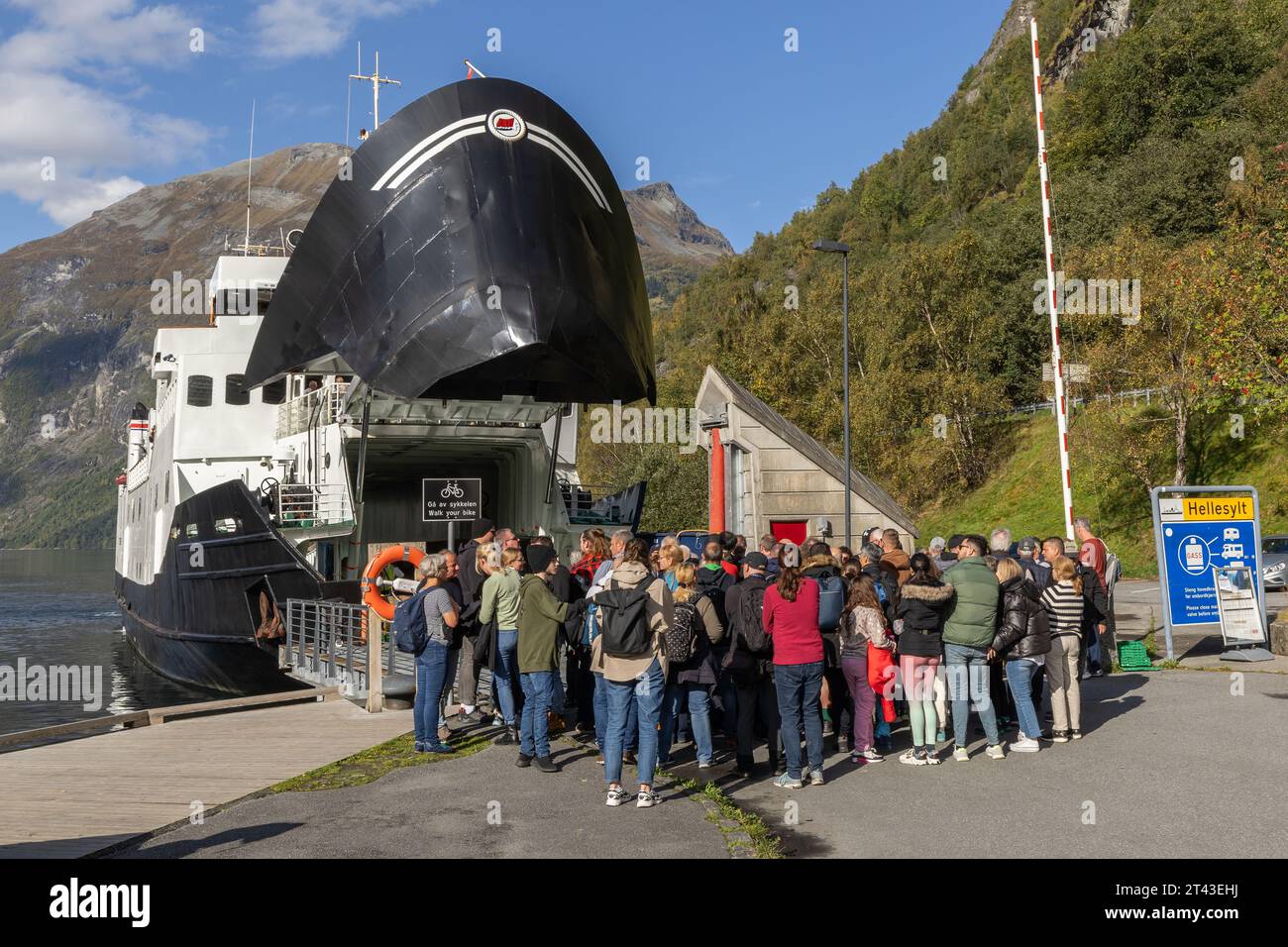 Waiting for ferryboat hi-res stock photography and images - Alamy
