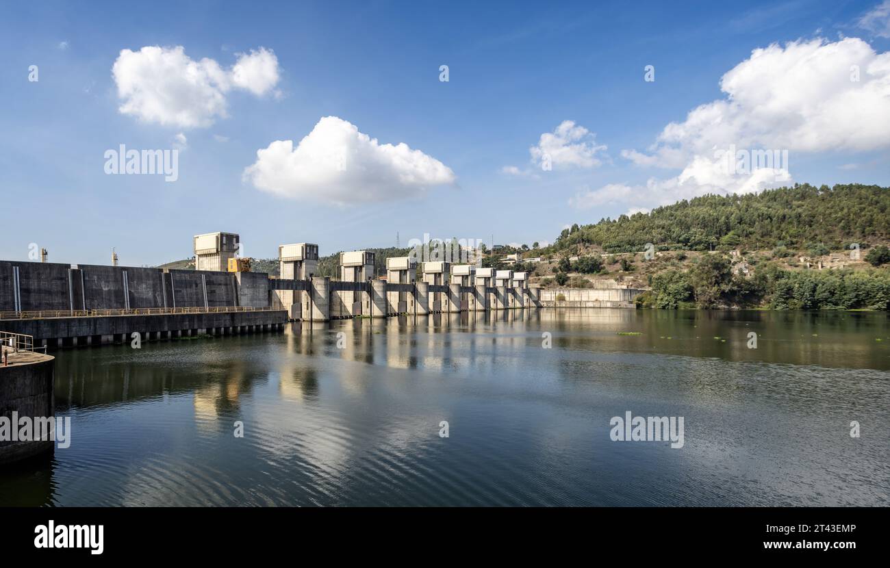 Gravity dam hi-res stock photography and images - Alamy