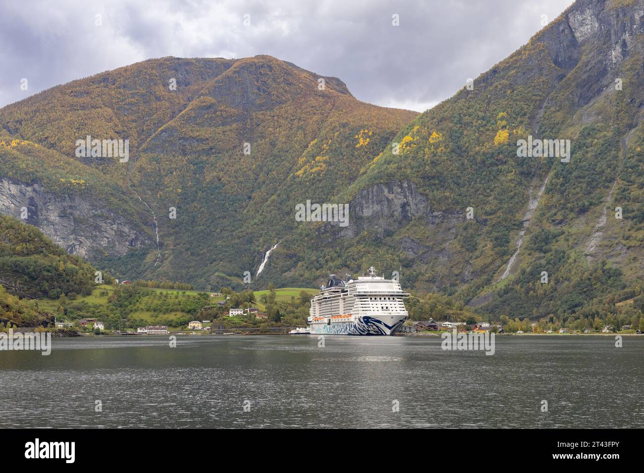 Fjord mountains in flam hi-res stock photography and images - Alamy