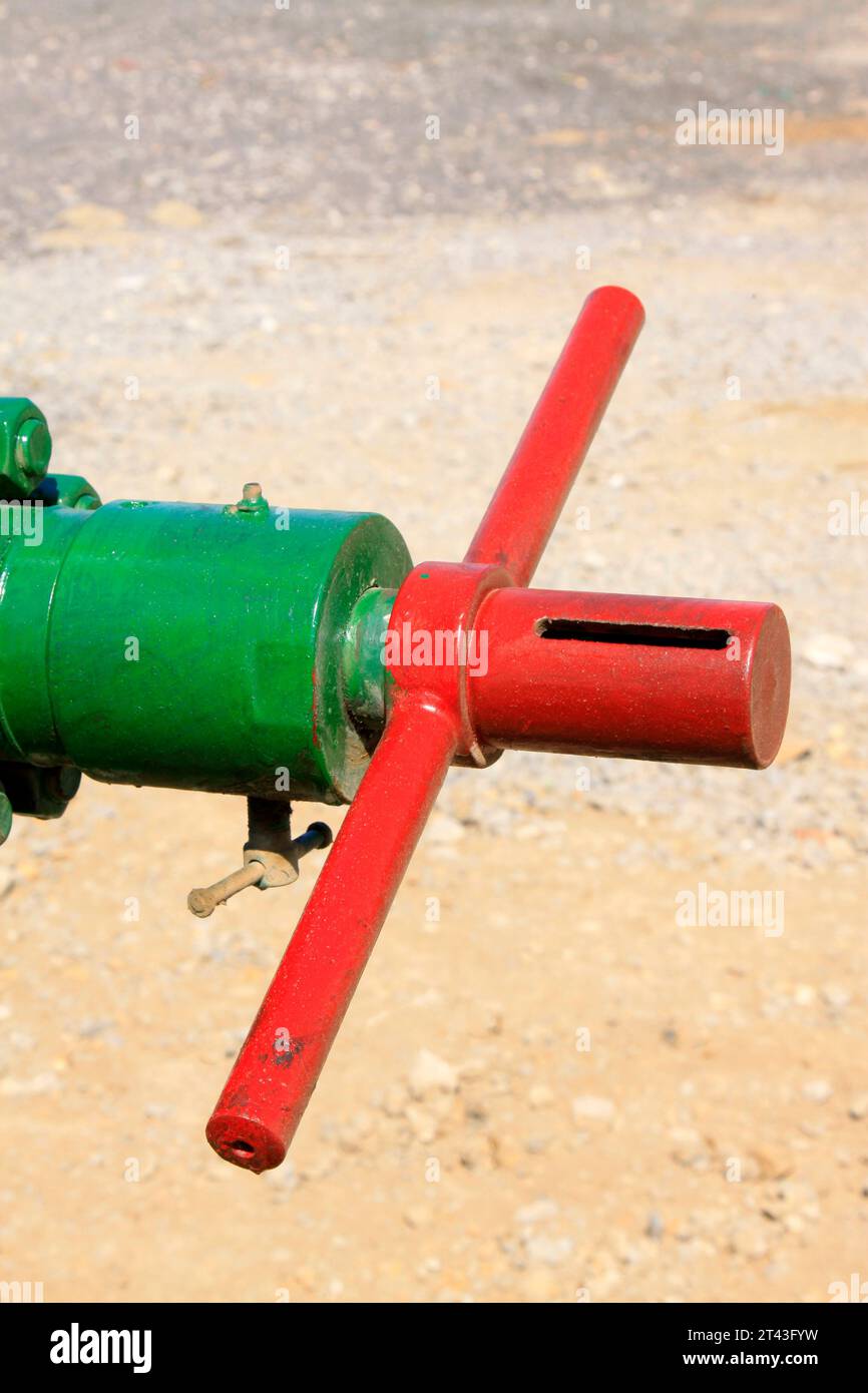 Valve plug oil pipeline hi-res stock photography and images - Alamy