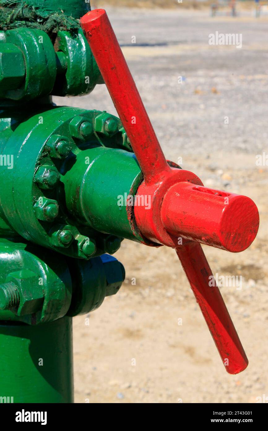 Valve plug oil pipeline hi-res stock photography and images - Alamy