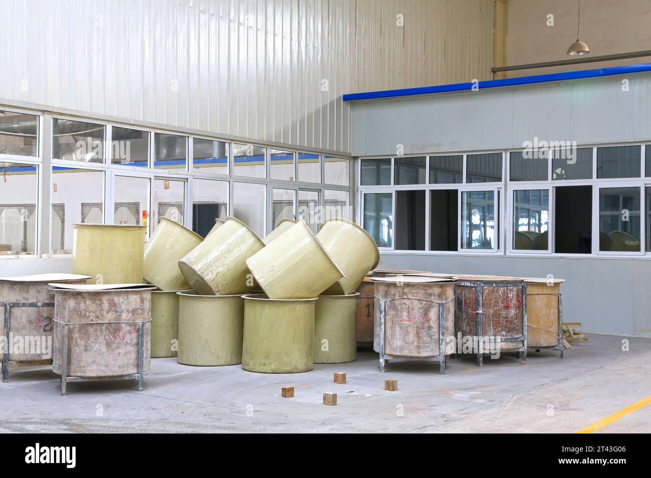 LUANNAN COUNTY - JANUARY 5: The raw material barrel in the making mud ...