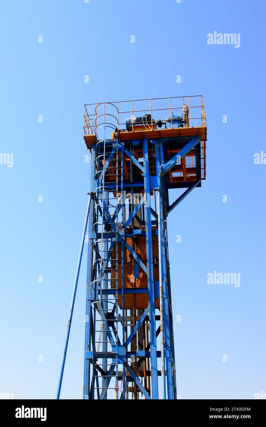 Tower mounted pumping unit hi-res stock photography and images - Alamy