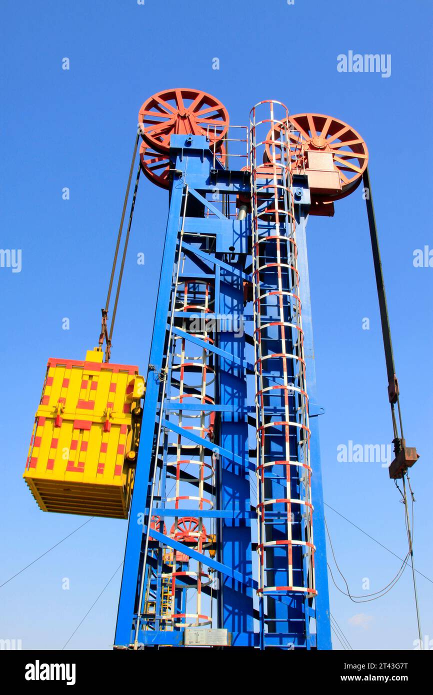 Tower mounted pumping unit hi-res stock photography and images - Alamy