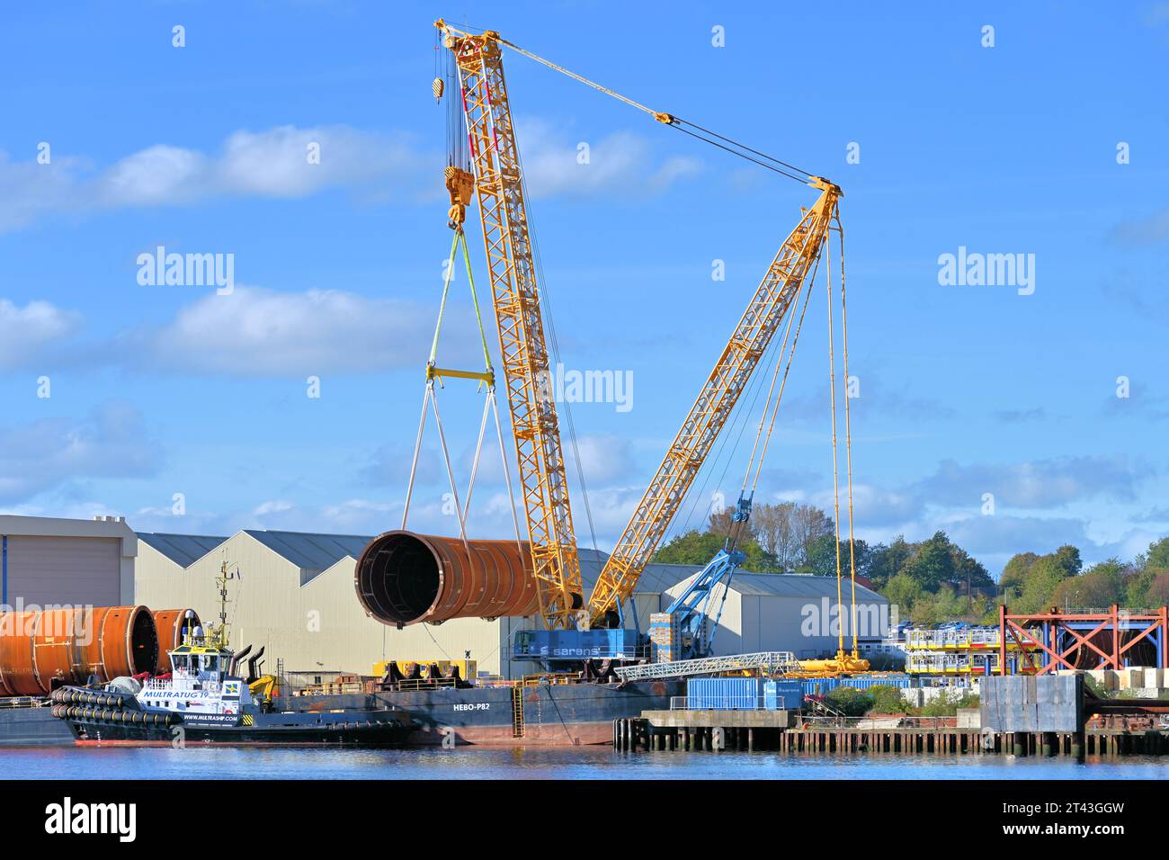 Smulders Howdon Tyne yard with the Multratug 19 and the giant barge ...