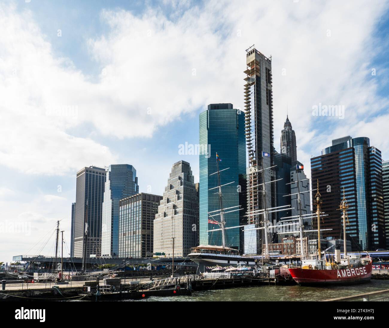 Skyline of lower Manhattan, as seen from Pier 17 at the South St ...
