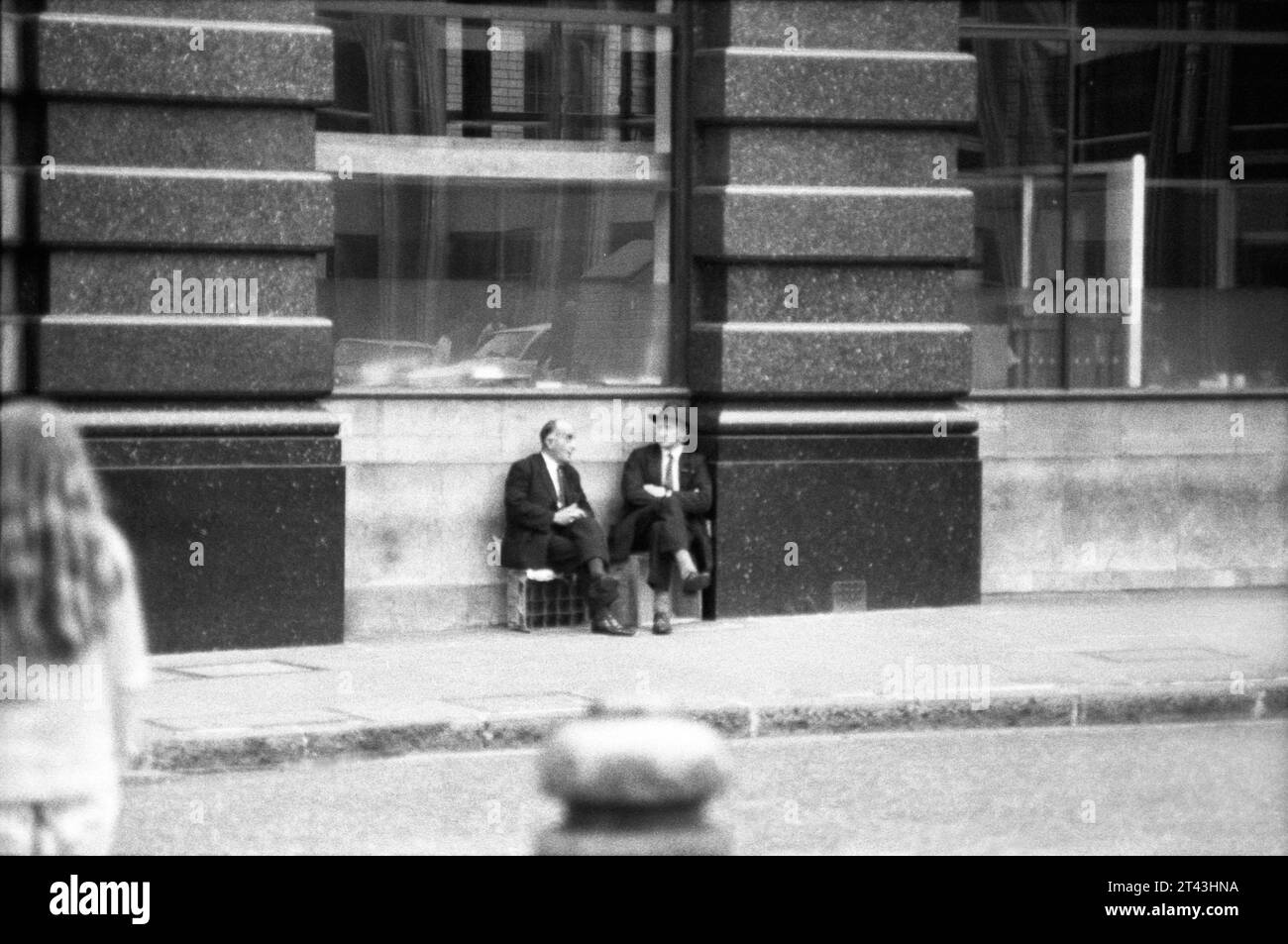 Old men london 1971 hi-res stock photography and images - Alamy