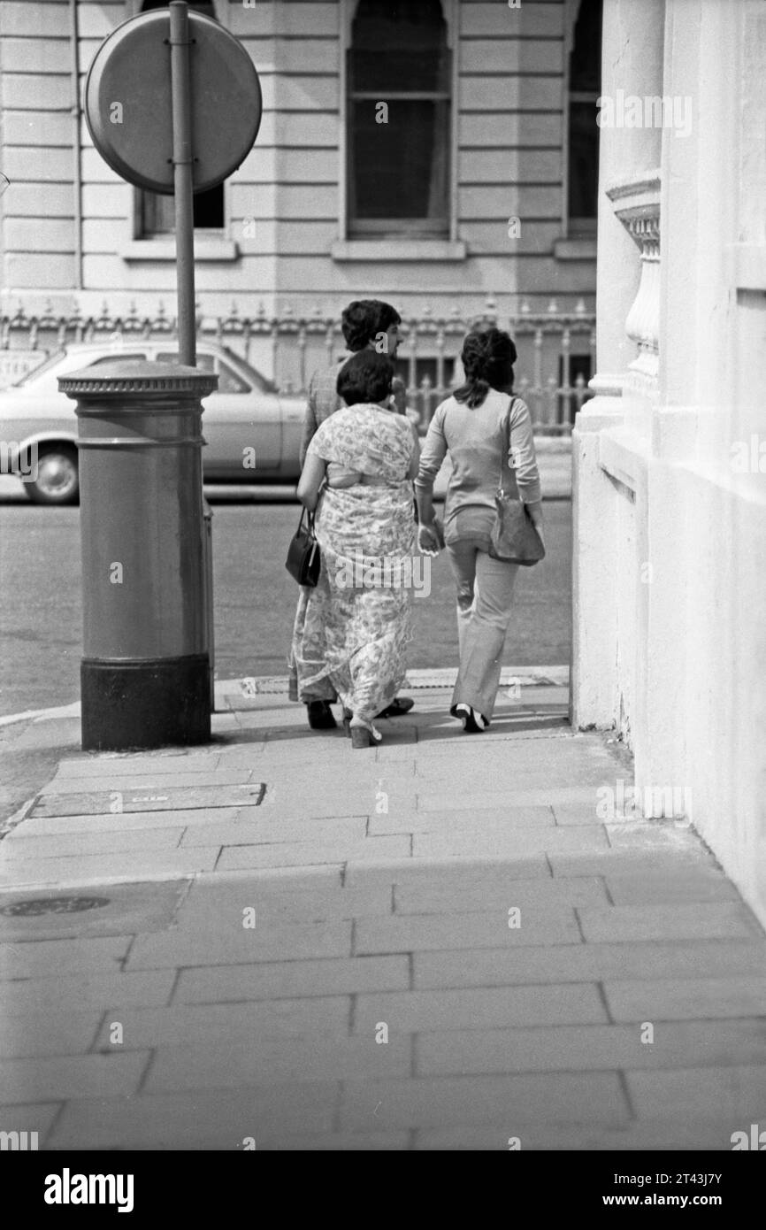 Street london england 1971 hi-res stock photography and images - Alamy