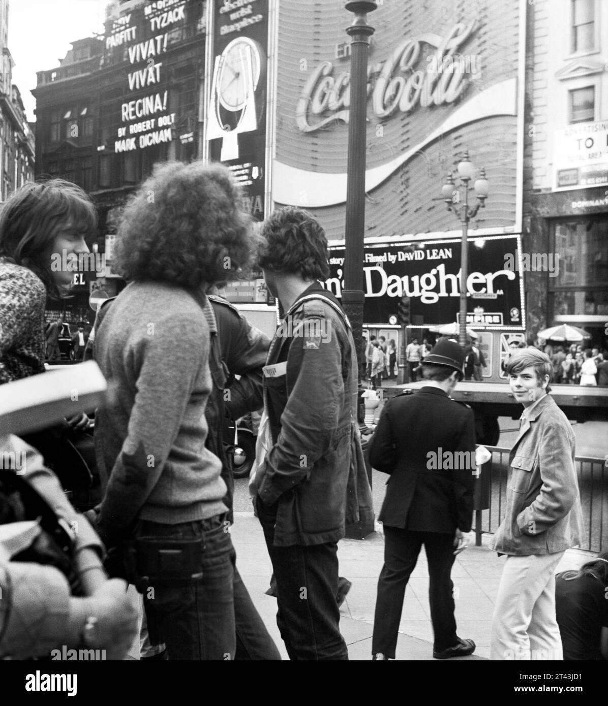 Young people in Piccadilly, London, England, 1971 Stock Photo - Alamy