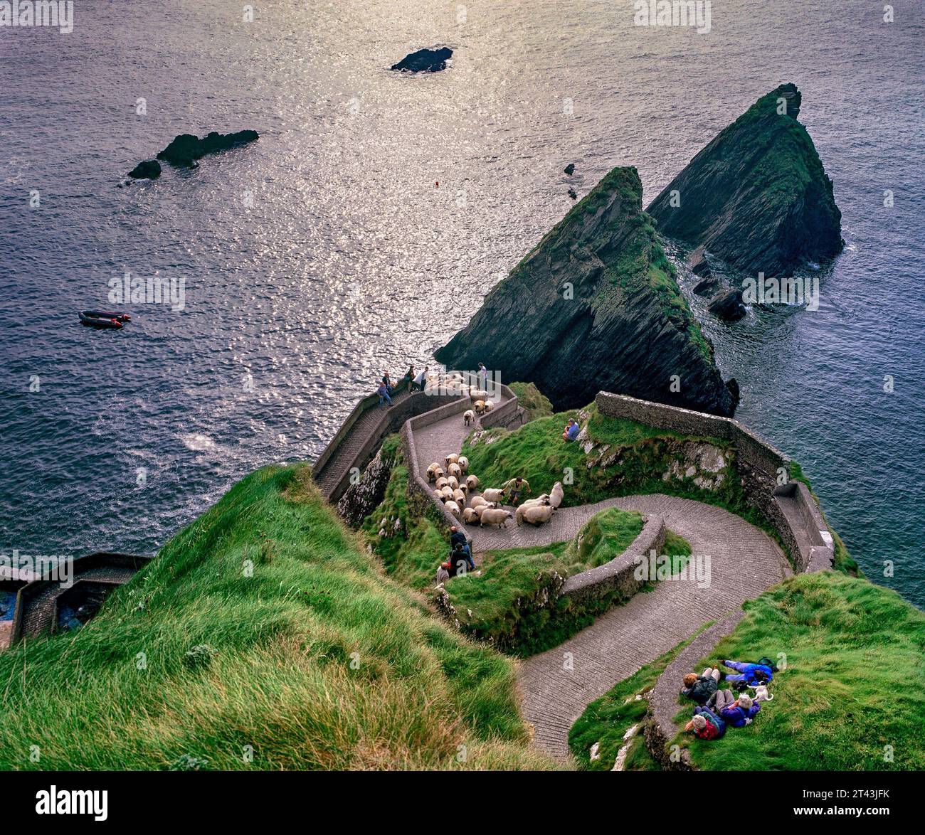 Dunquin harbour hi-res stock photography and images - Alamy