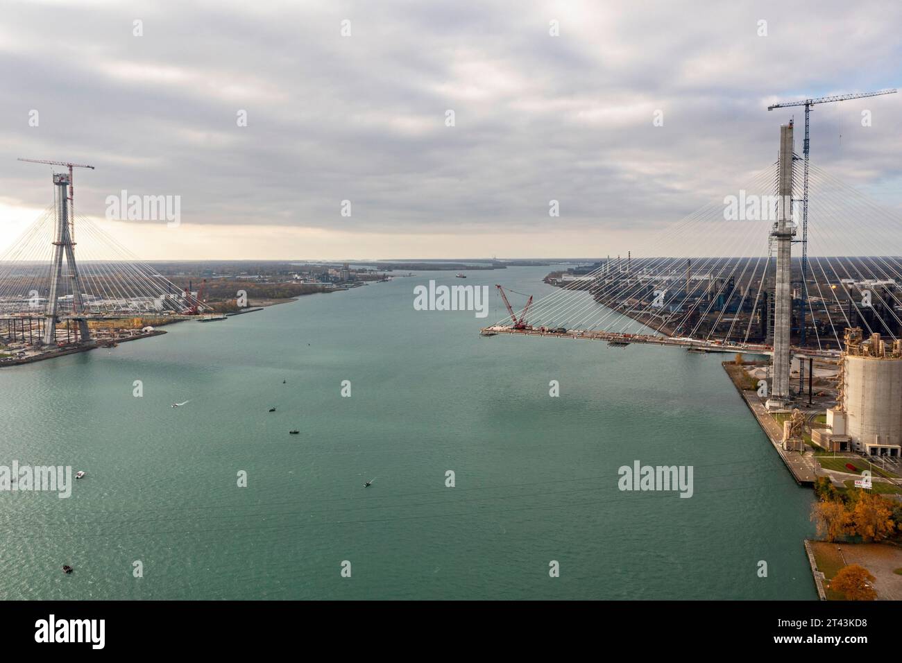 Construction of the gordie howe bridge hi-res stock photography and ...
