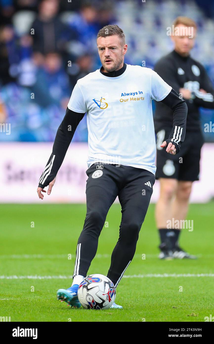 London, UK. 28th Oct, 2023. Leicester City forward Jamie Vardy (9) warm ...