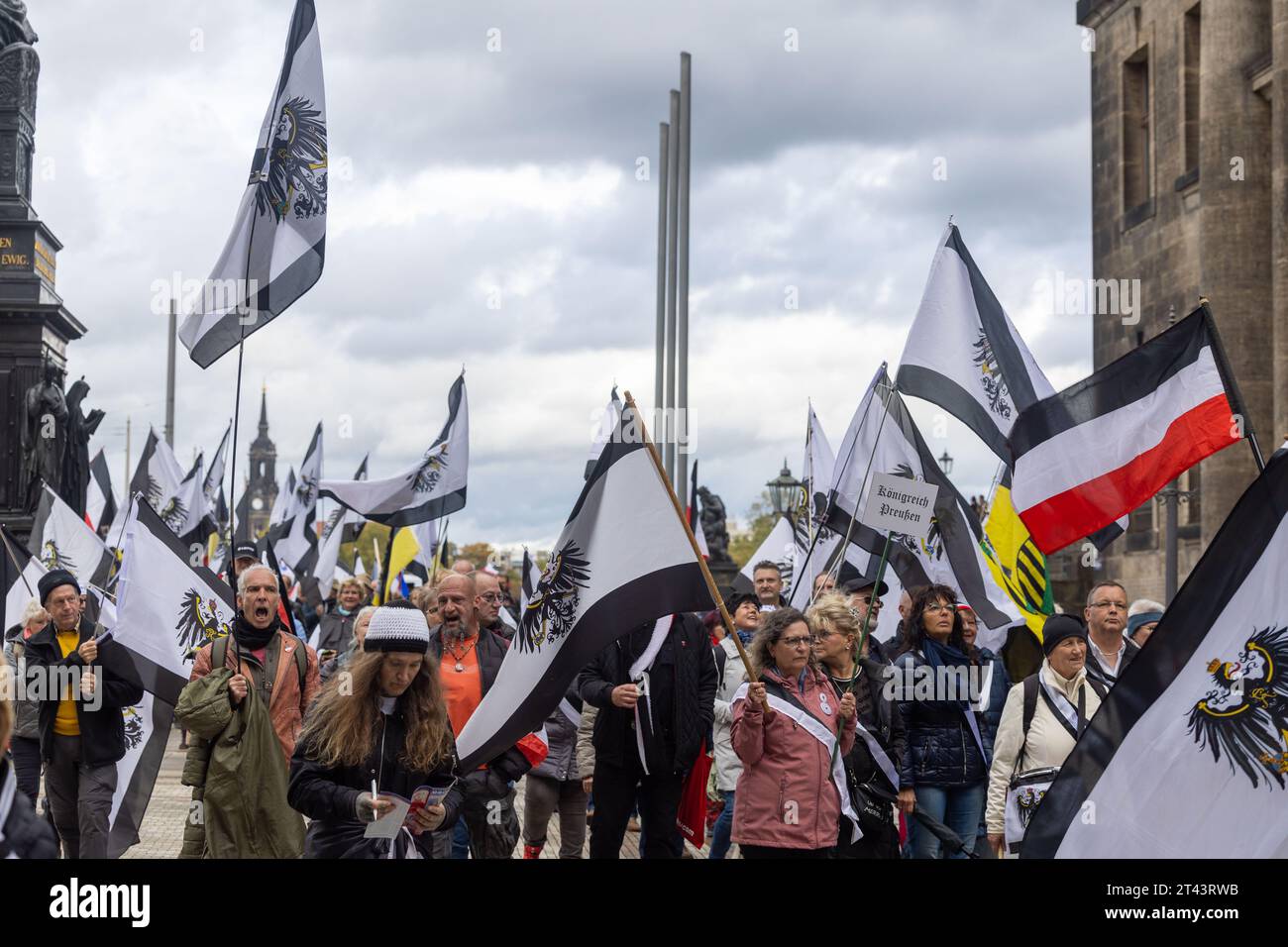 Dresden, Germany. 28th Oct, 2023. Several hundred participants of a ...
