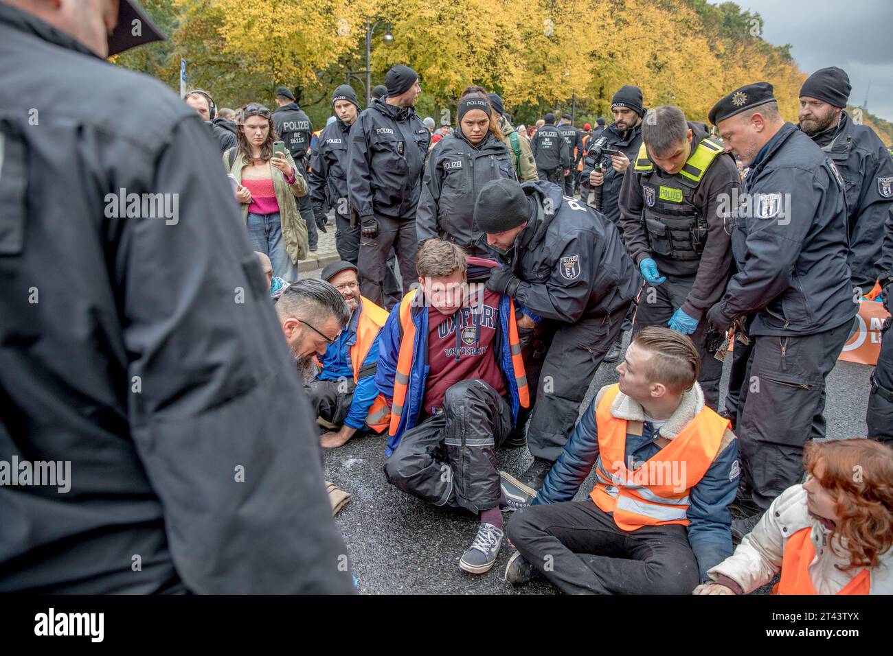 Berlin, Germany. 28th Oct, 2023. On October 28, 2023, Berlin's iconic ...