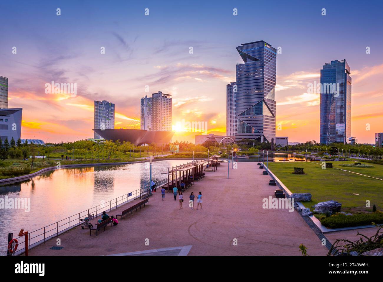 Sunset in korea, Songdo Central Park in Songdo District, Incheon South ...