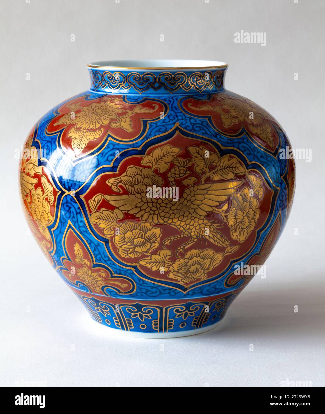 Imari ware vase Stock Photo - Alamy