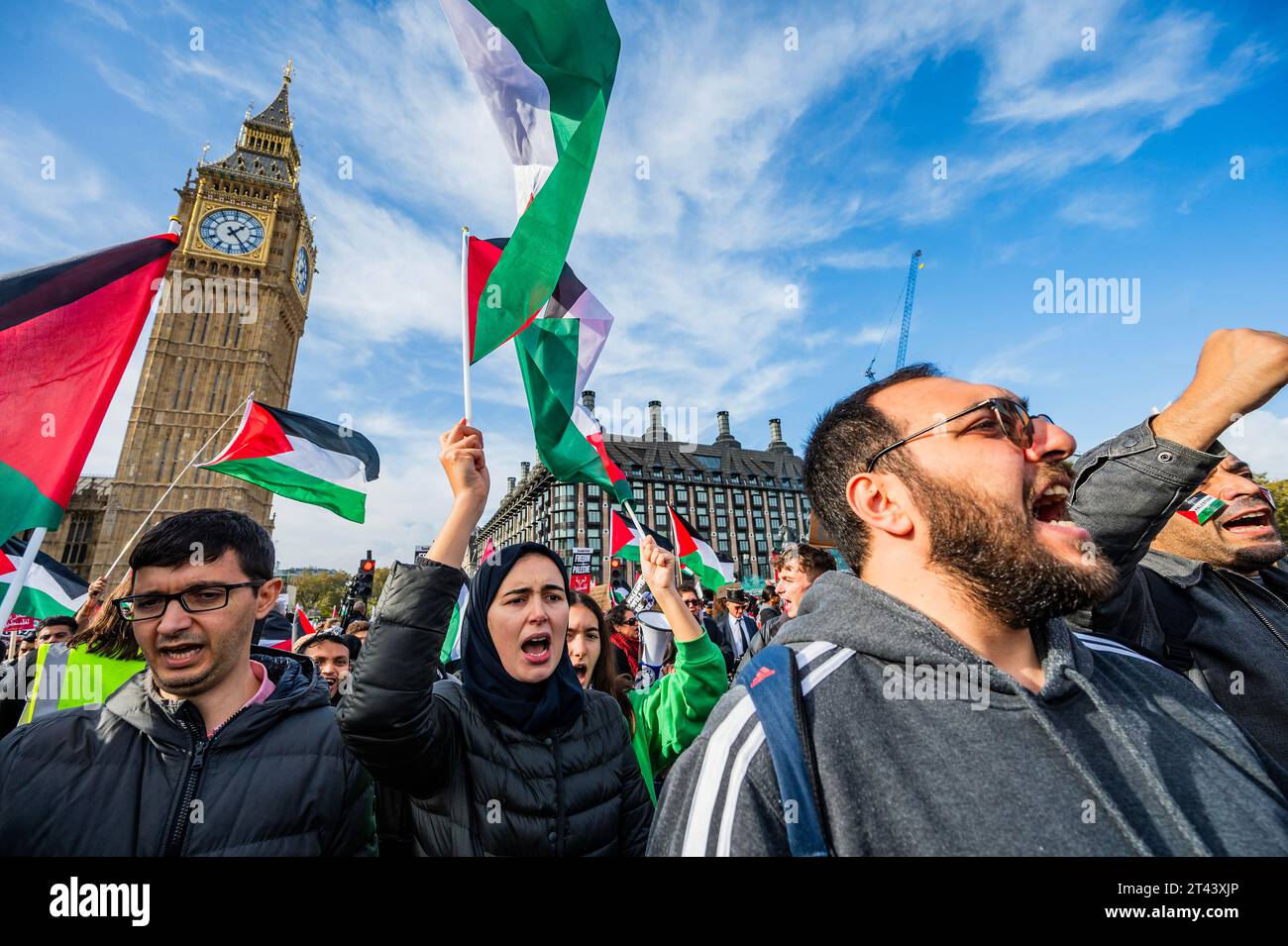 London, UK. 28th Oct, 2023. Smoke flares are let off on Westminster ...