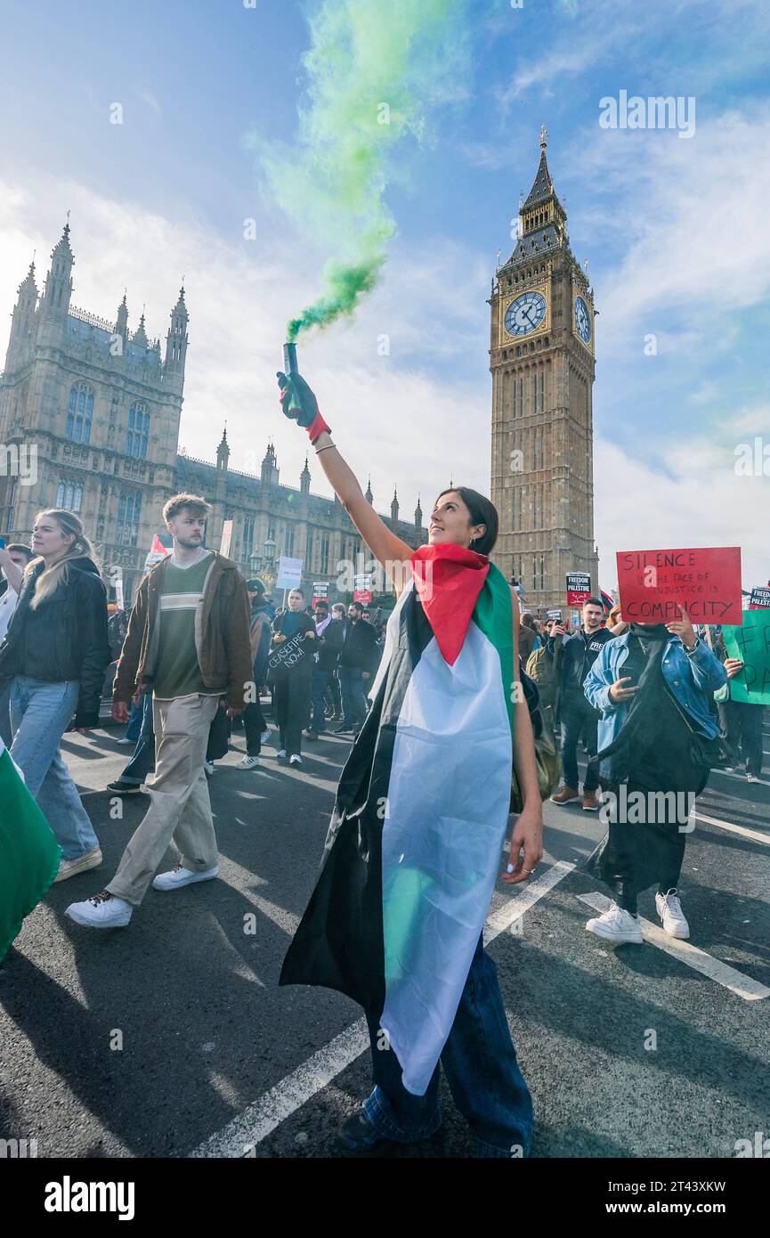 London, UK. 28th Oct, 2023. Smoke flares are let off on Westminster ...