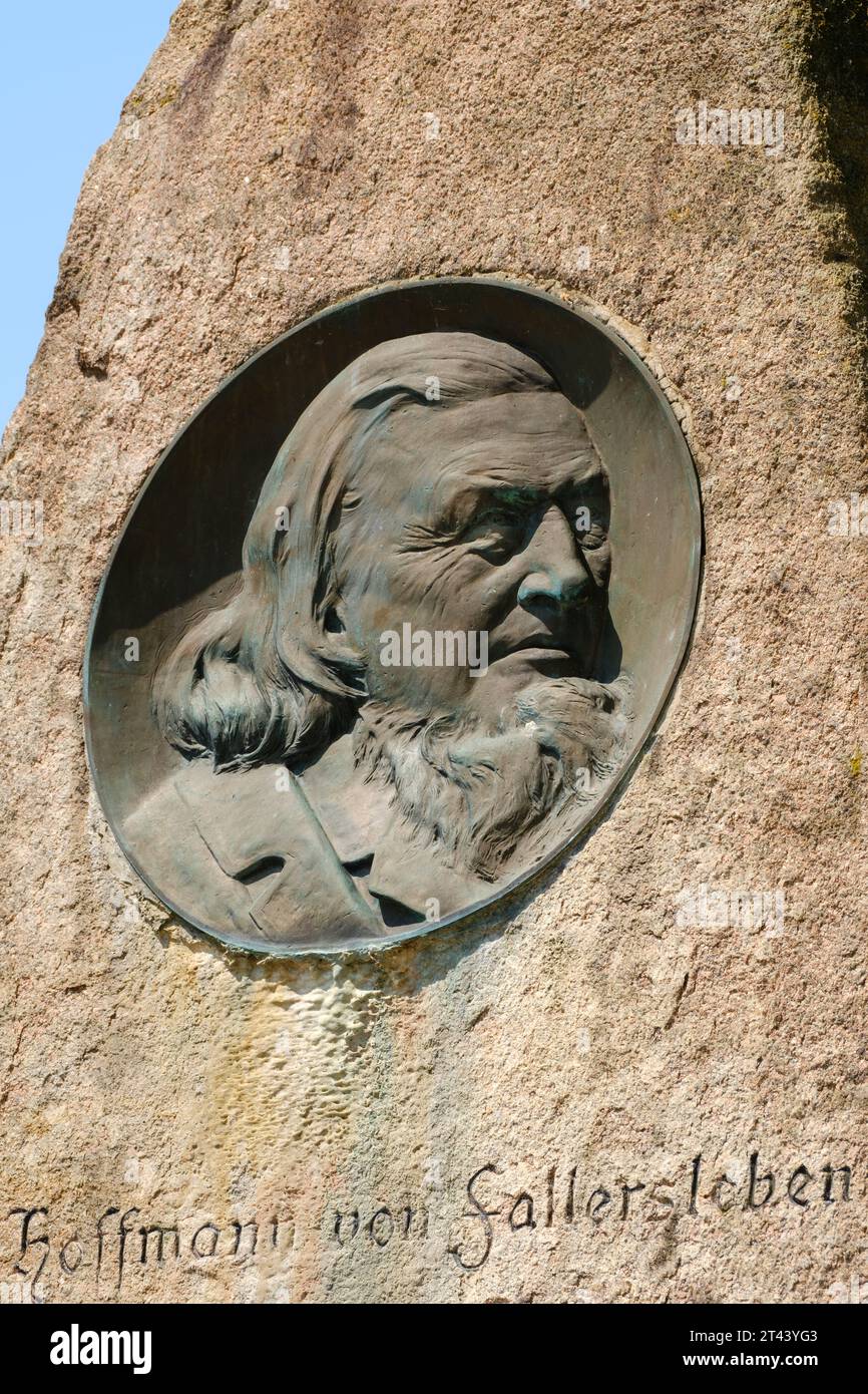 Statue of Hoffmann von Fallersleben at Höxter Stock Photo - Alamy