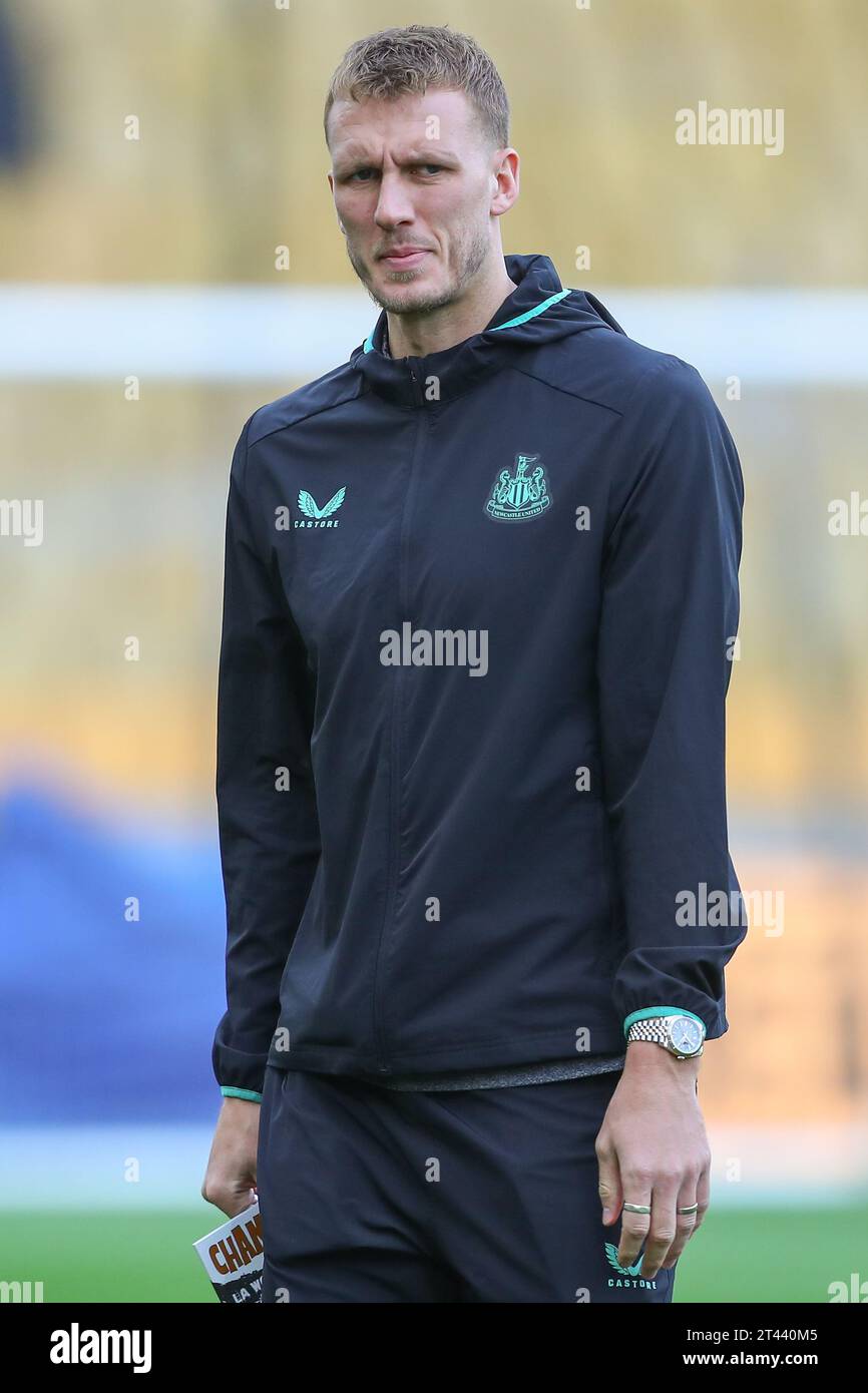 Dan Burn #33 of Newcastle United arrives ahead of the Premier League ...