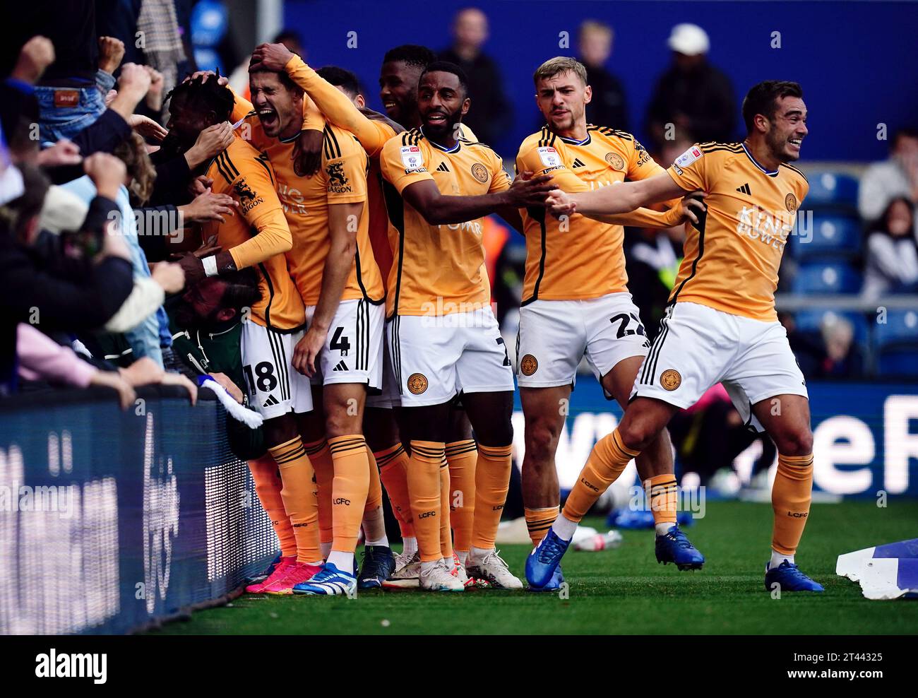 Leicester City's Harry Winks celebrates scoring their side's second ...