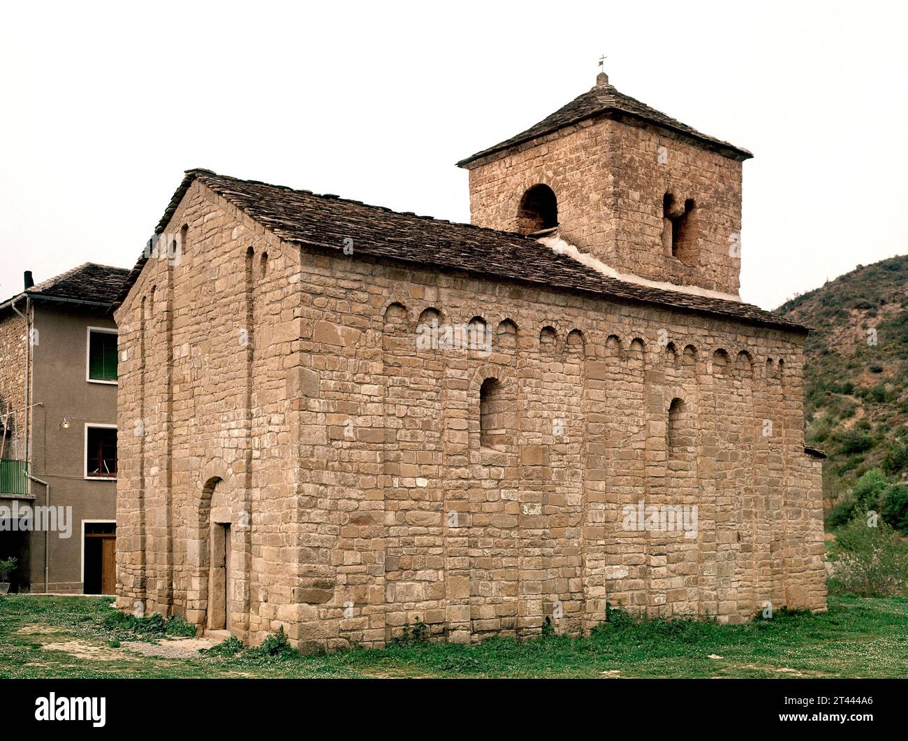 IGLESIA DE SAN CAPRASIO CONSTRUIDA ENTRE LOS AÑOS 1020 Y 1030 - TORRE ...