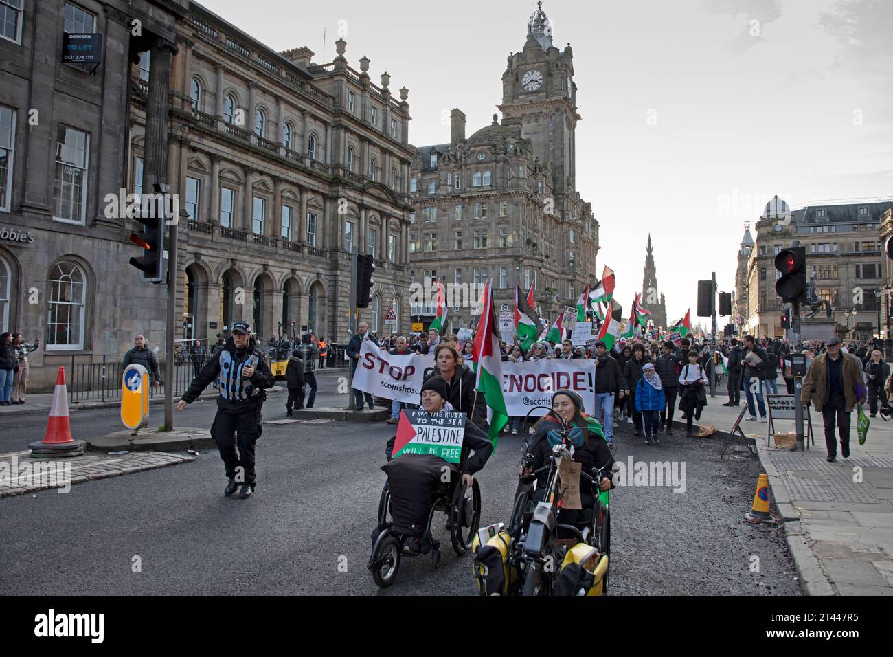 Edinburgh Mound, Scotland, UK. 28th October 2023. Palestinian ...