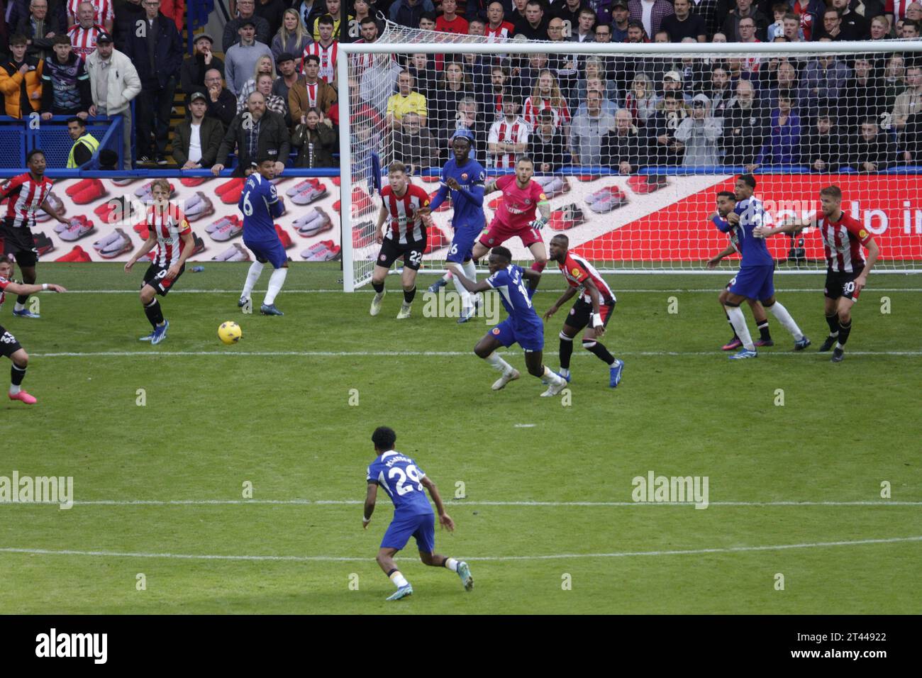 Chelsea defend hi-res stock photography and images - Alamy