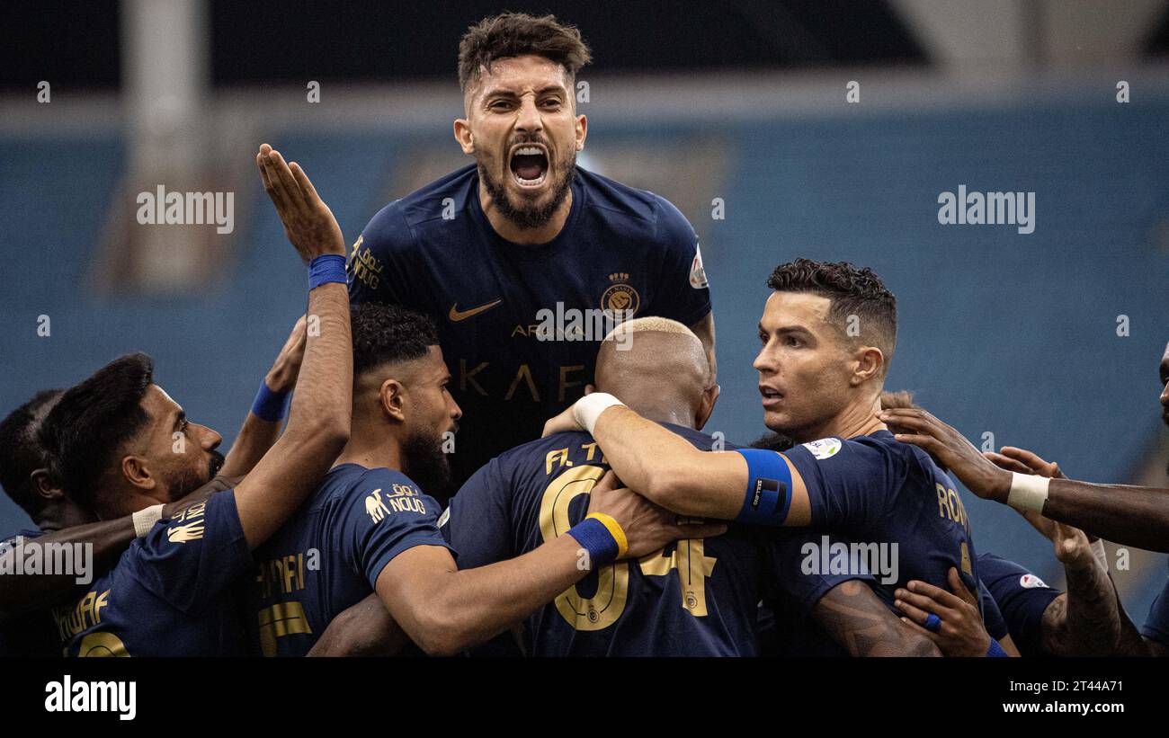 #94 Talisca of Al-Nassr FC celebrates with Cristiano Ronaldo after ...