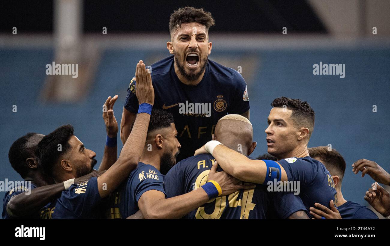 #94 Talisca of Al-Nassr FC celebrates with Cristiano Ronaldo after ...