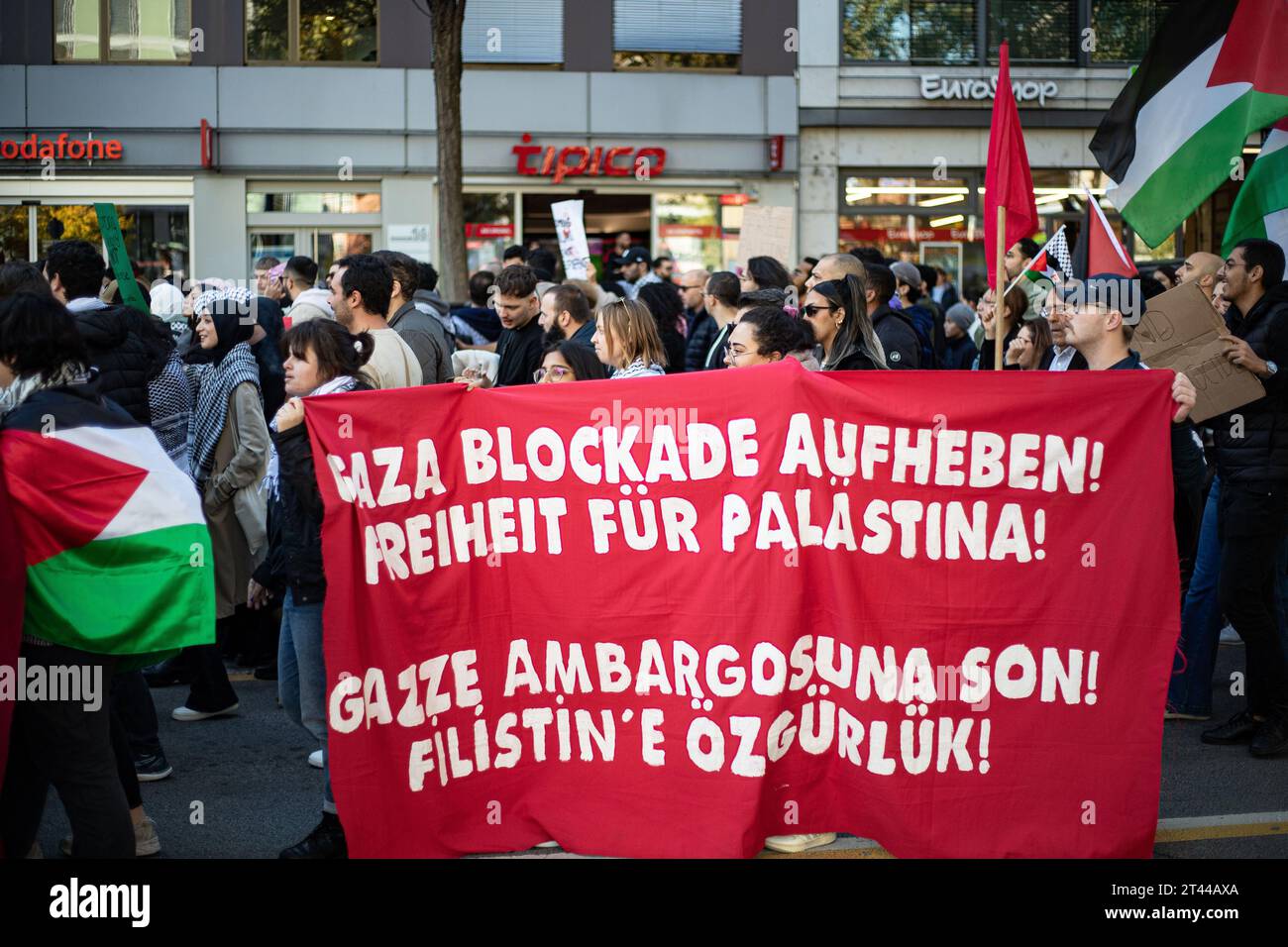 Munich, Germany. 28th Oct, 2023. On October 28, 2023, thousands of ...