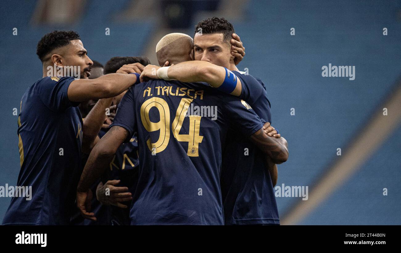 #94 Talisca of Al-Nassr FC celebrates with Cristiano Ronaldo after ...