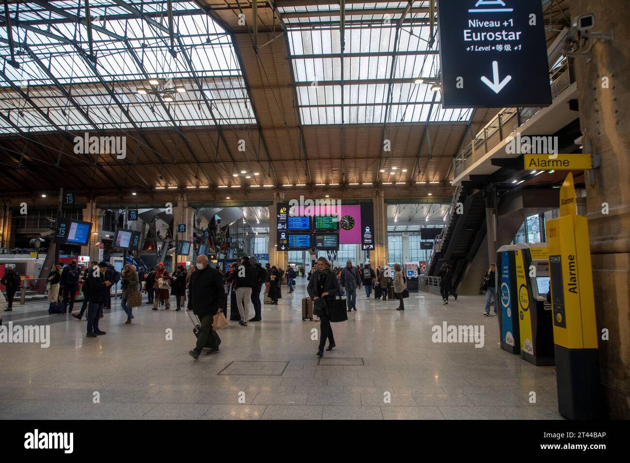 Paris, France. Passengers at the Gare du Nord SNCF railway station ...