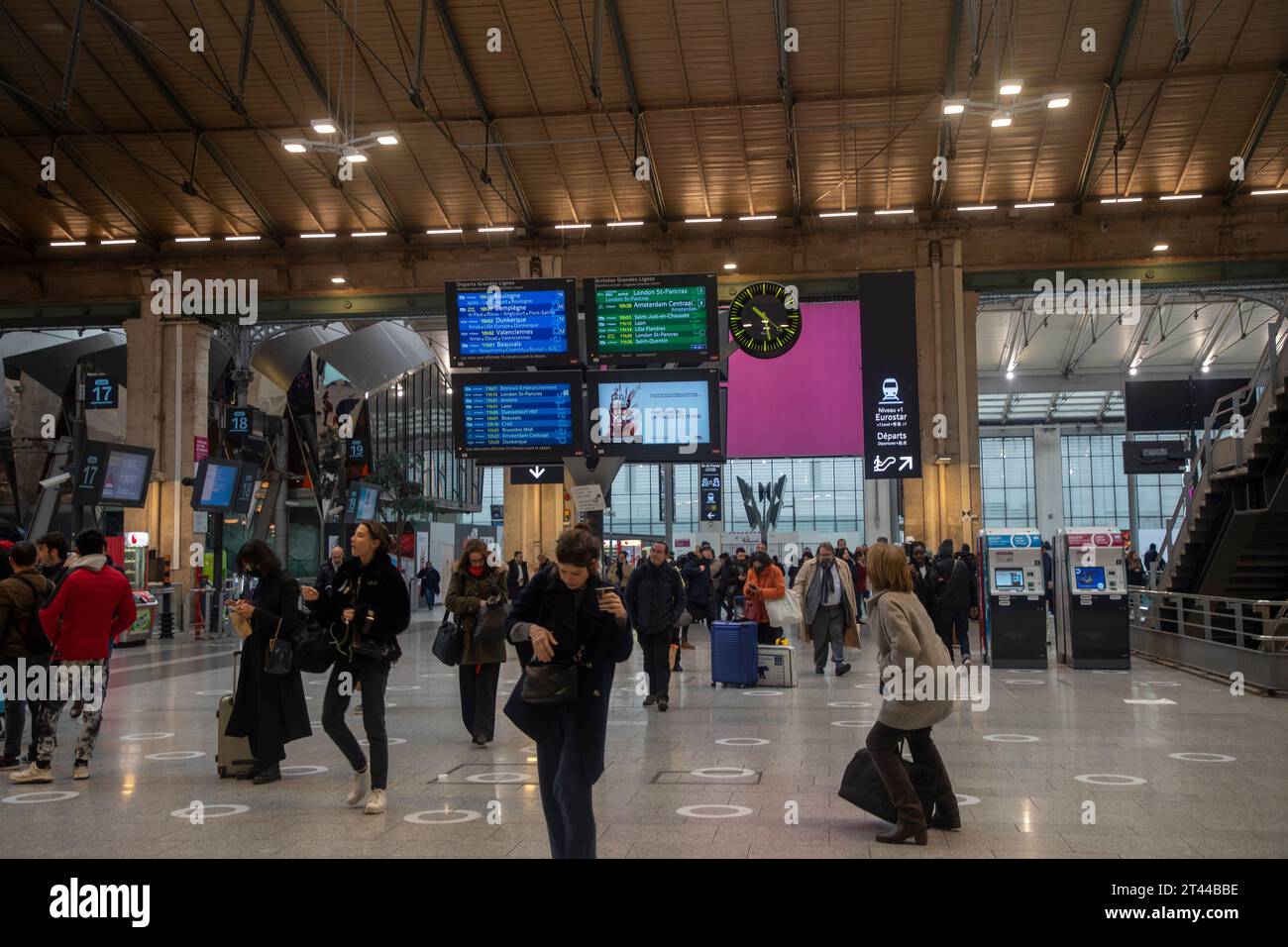 Paris, France. Passengers at the Gare du Nord SNCF railway station ...