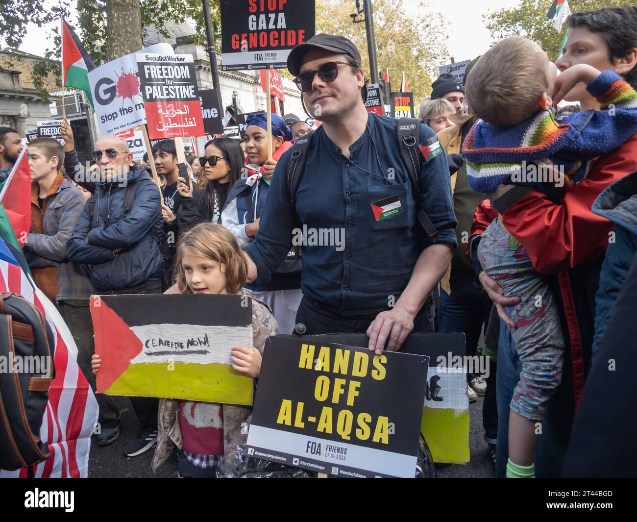 London, UK. 28 Oct 2023. Many thousands march through London called for ...