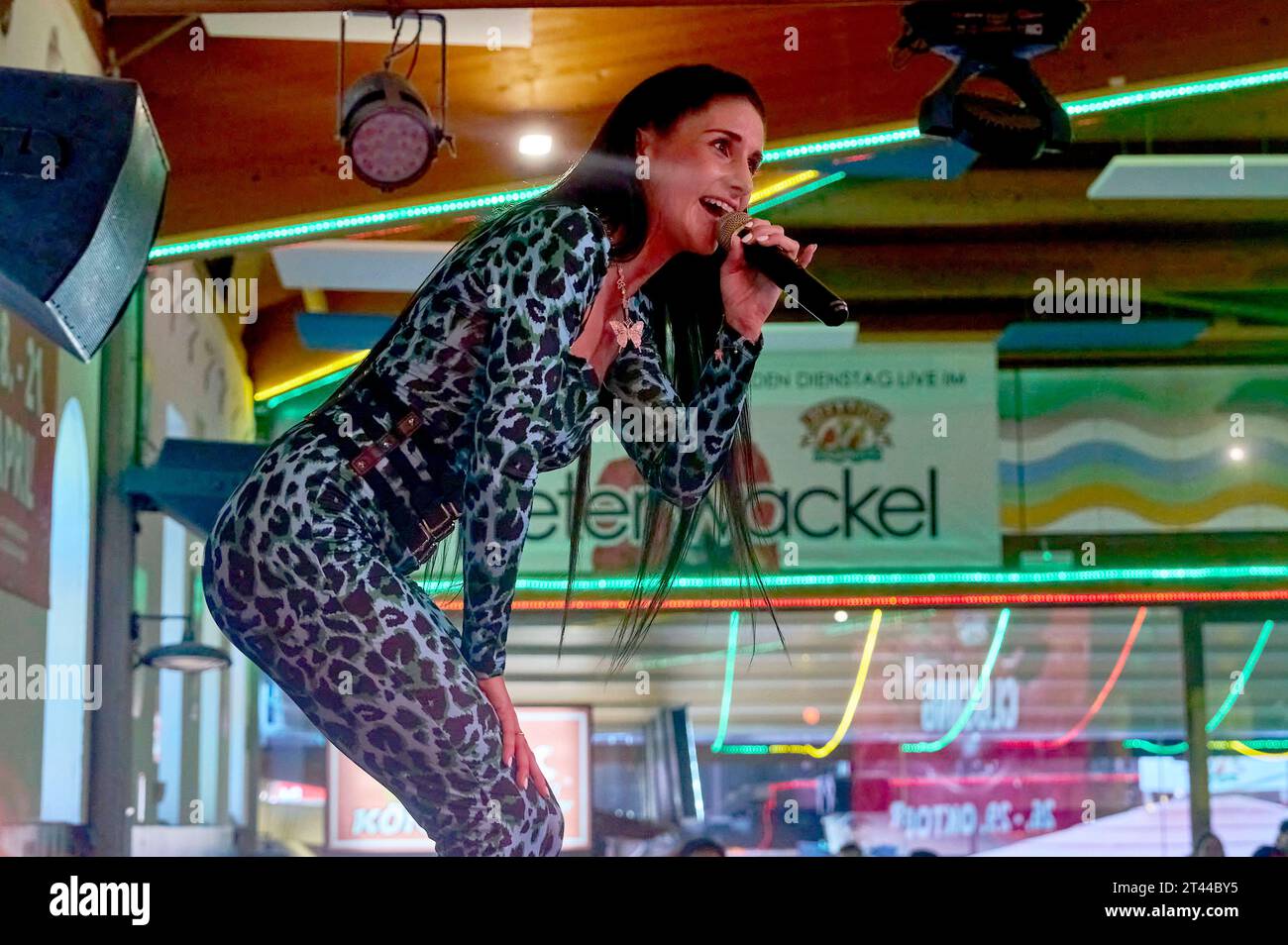 Frenzy live beim Mallorca Saison-Closing 2023 im Bierkönig in der ...