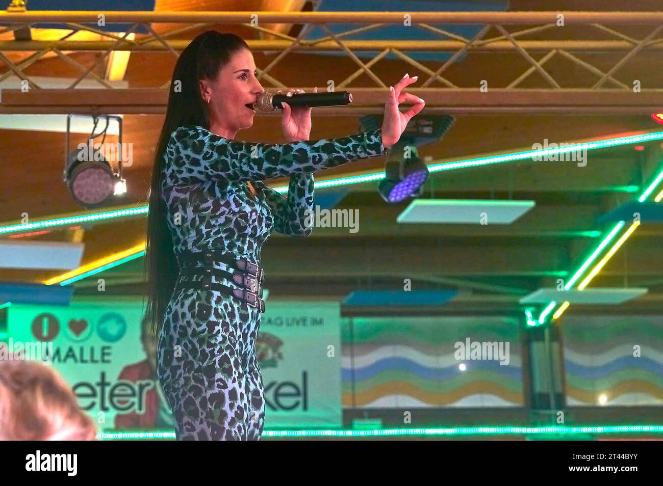 Frenzy live beim Mallorca Saison-Closing 2023 im Bierkönig in der ...