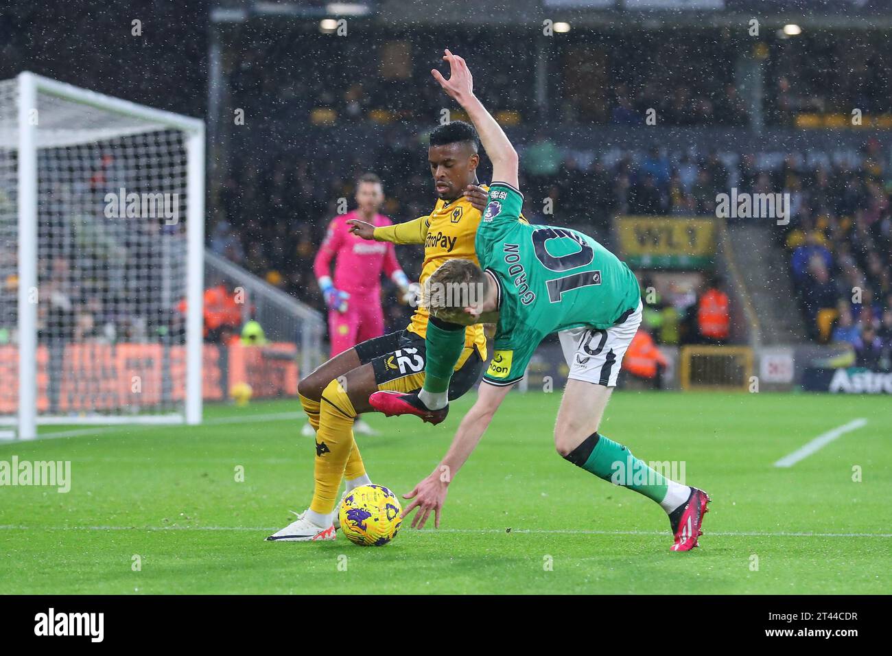 Wolverhampton, UK. 28th Oct, 2023. Nélson Semedo #22 of Wolverhampton ...
