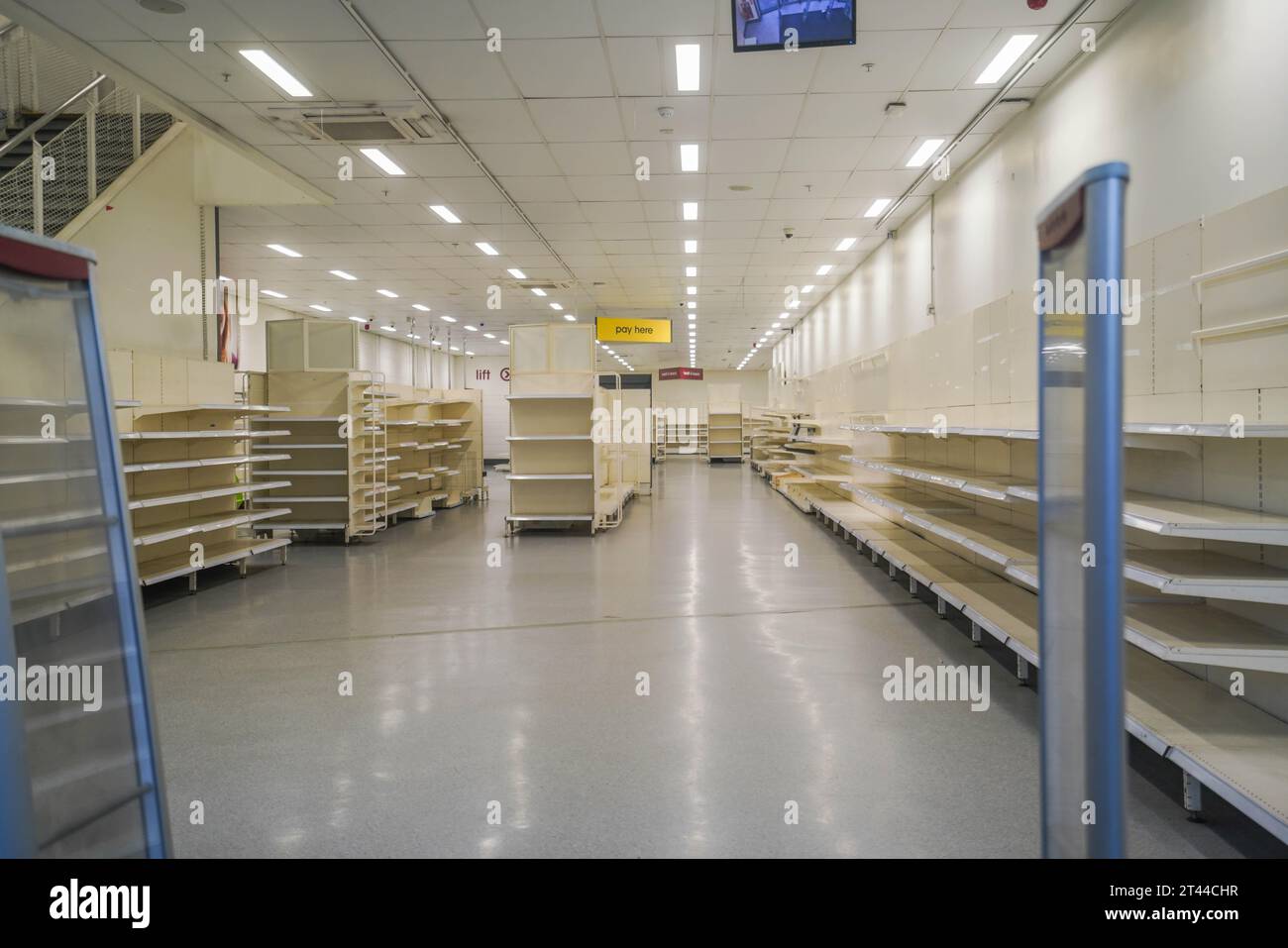 Wimbledon, London, UK. 28 October 2023. Empty shleves at a closed Wilko ...