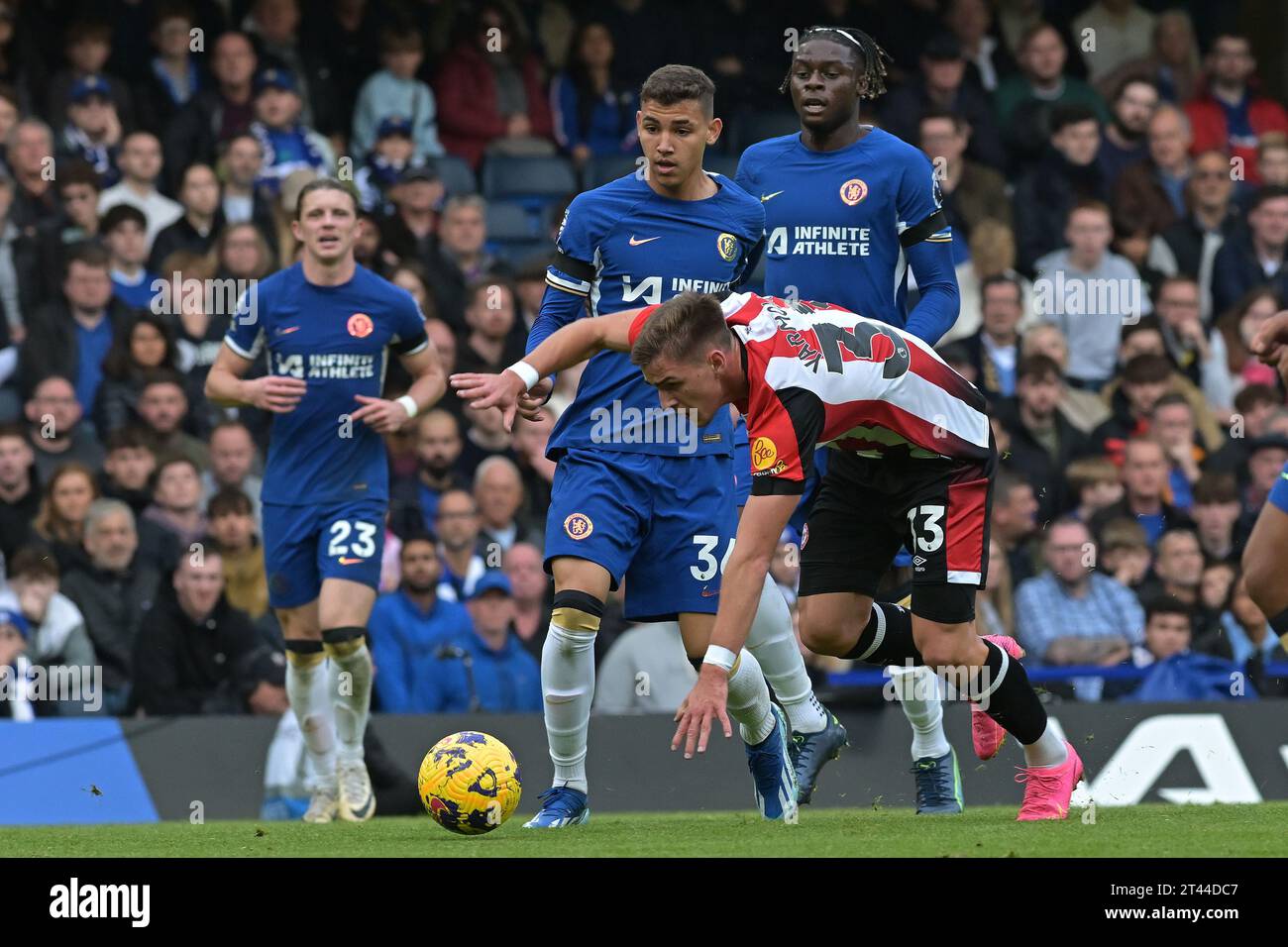 London, UK. 28th Oct, 2023. Deivid Washington of Chelsea and Yehor ...