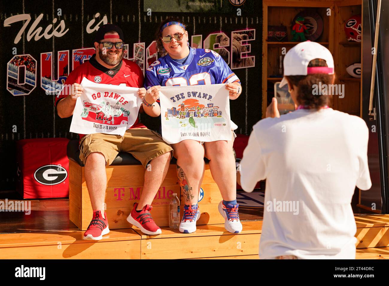 Will Lockwood, a Georgia fan, left, and his wife Courtney, a Florida ...