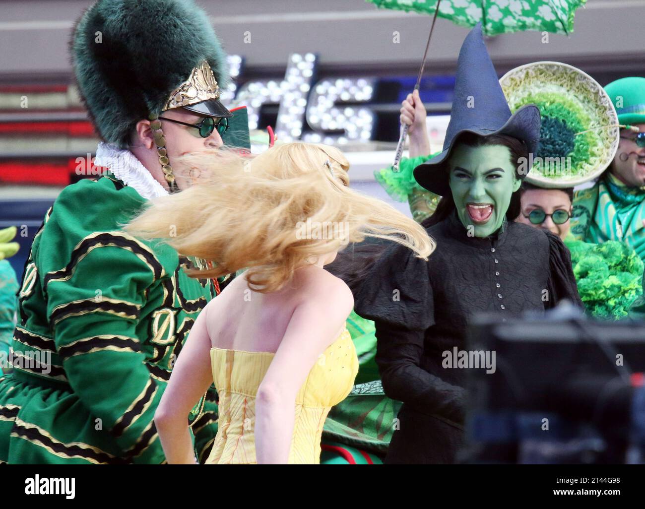 New York, NY, USA. 27th Oct, 2023. Alyssa Fox and the cast of Broadway ...