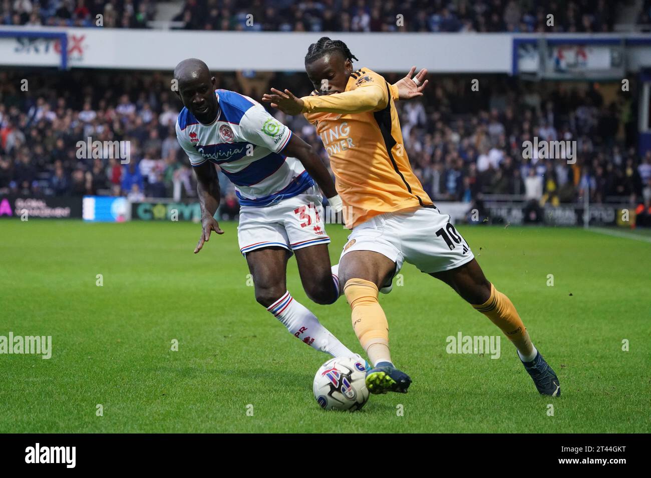 LONDON, ENGLAND - OCTOBER 28: Albert Adomah of QPR and Stephy Mavididi ...