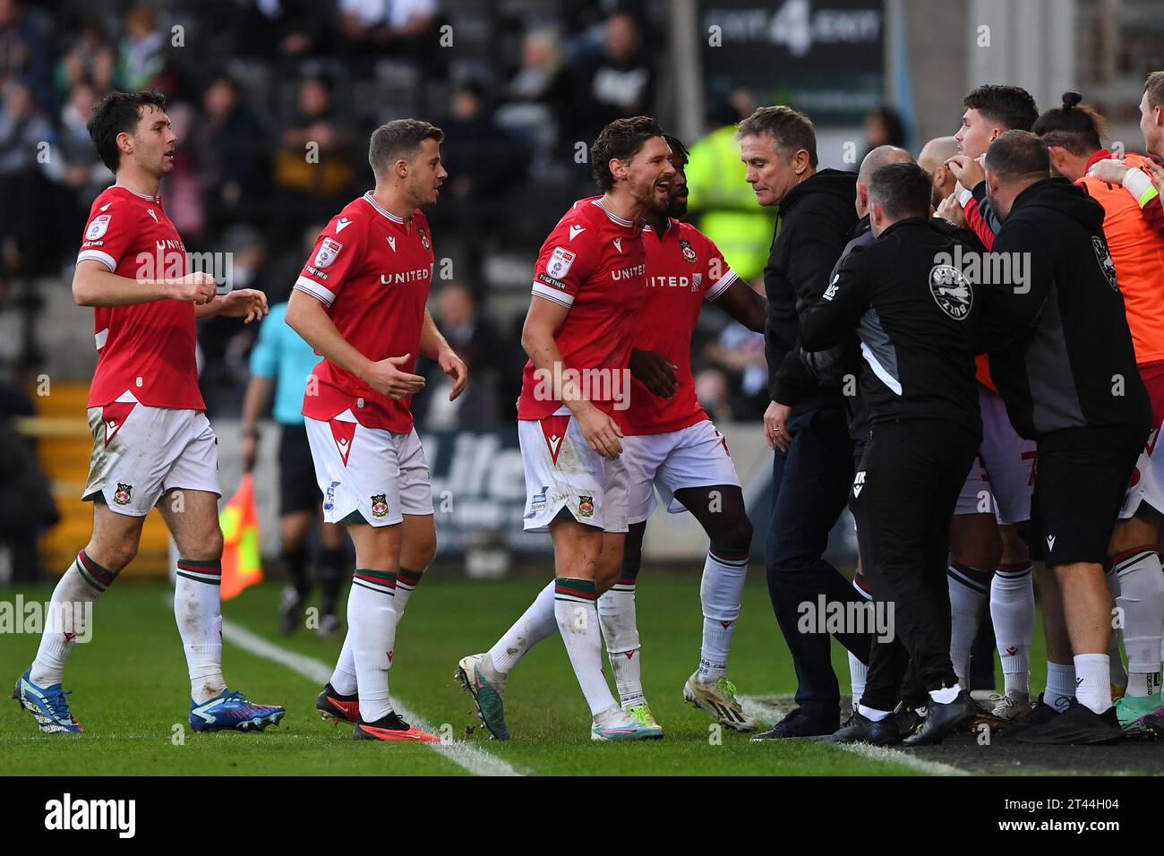 The red dragons hi-res stock photography and images - Alamy